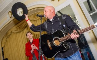 Country music’s Darren Warren makes music — and more — for St. Jude ...