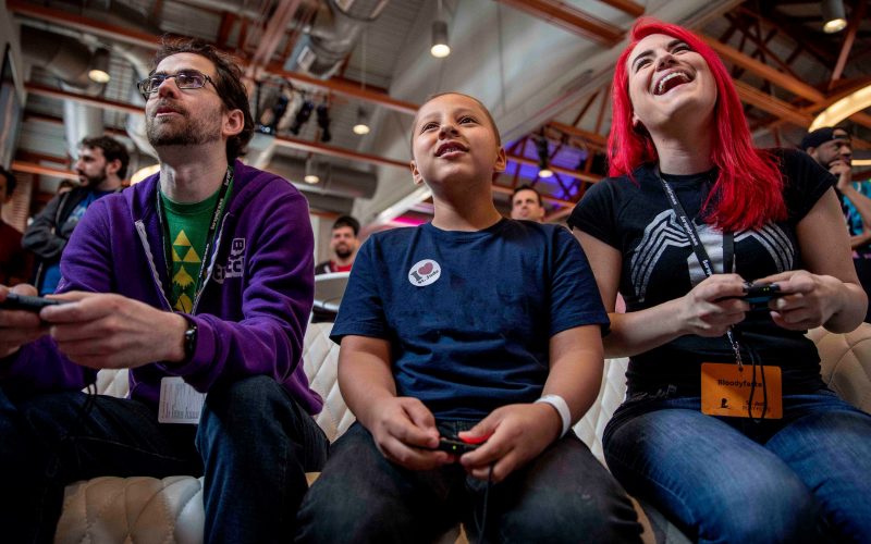 Streaming power couple LobosJr, Bloodyfaster show their love for St. Jude - St. Jude Inspire ...